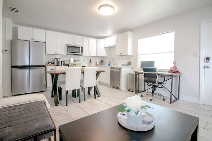 Charming Duplex Stay – Unit A - Zephyrhills, FL