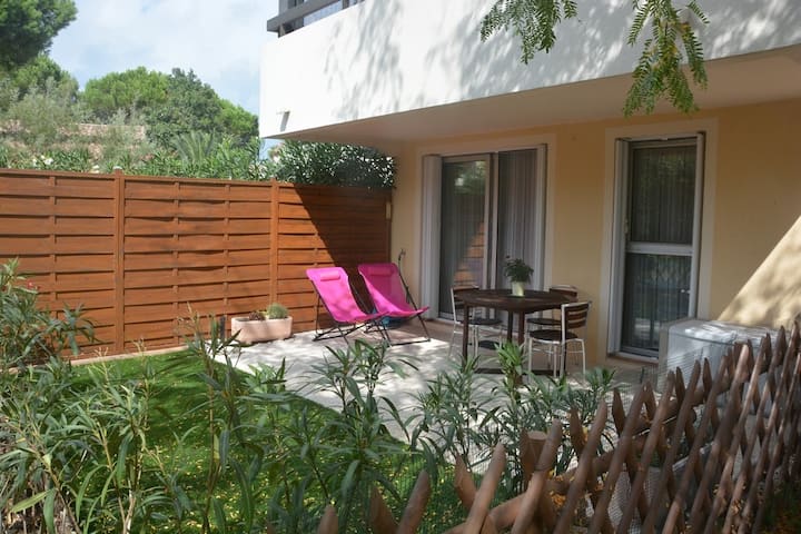 Studio Avec Jardin - Piscine - Fréjus