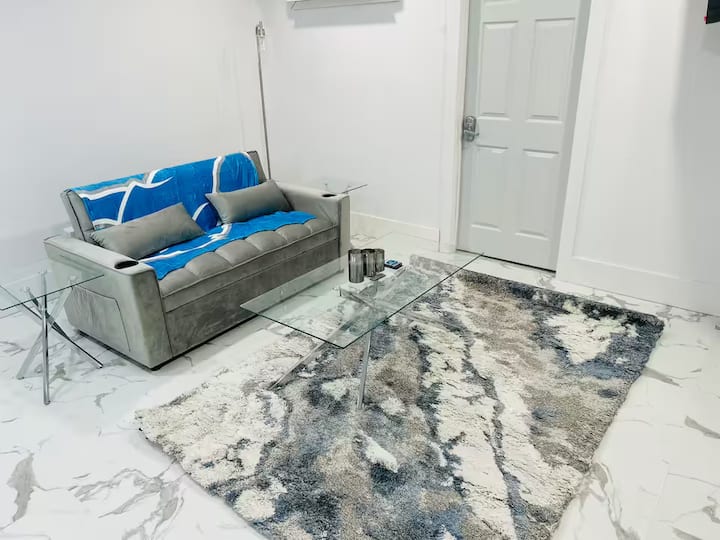 Lion's Den In The "D" - Detroit