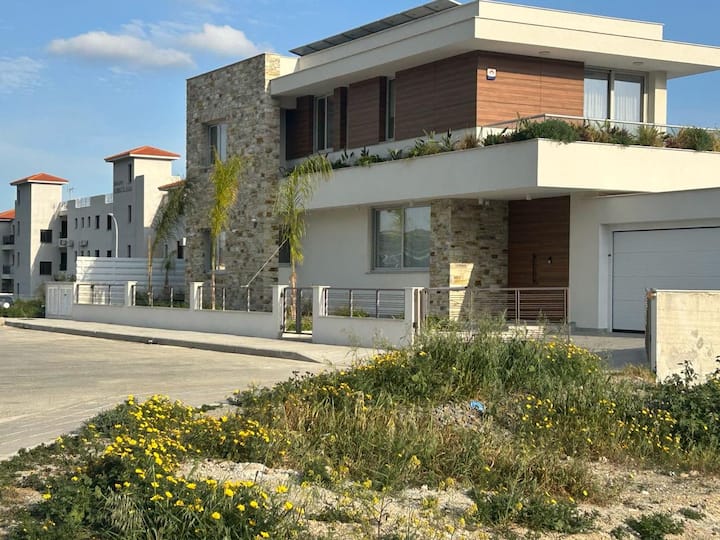Spacious Villa Oroklini, Cyprus - Larnaca