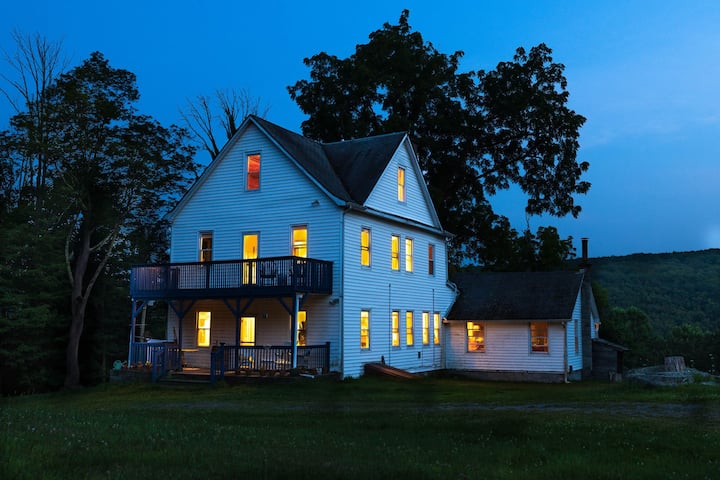 Secluded, Sunny 8 Bedroom - Rock Hill, NY