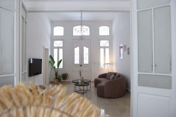 Charming Nostalgic Apartment - Beirut
