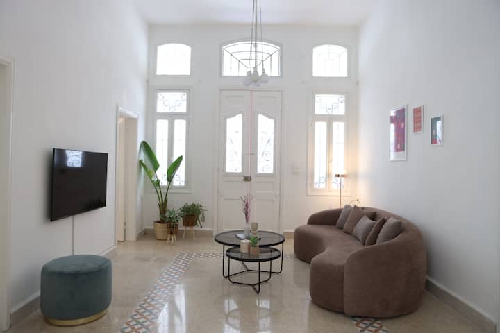 Charming Nostalgic Apartment In Sassine, Ashrafieh - Beirut