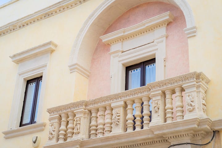 Straordinario Palazzo Con Giardino Vicino Lecce - Lecce