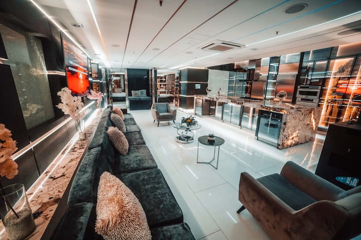 Luxury Penthouse 15br + Club + Jacuzzis - Caldas