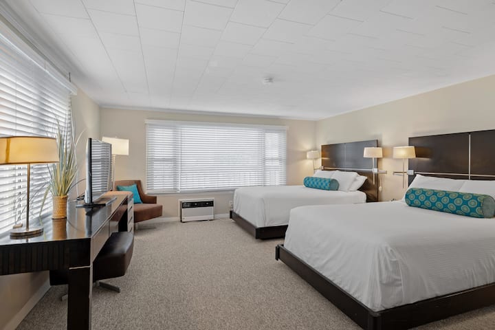 Cozy Room By Beach | 2 Beds + Deck Access - Woods Hole, MA