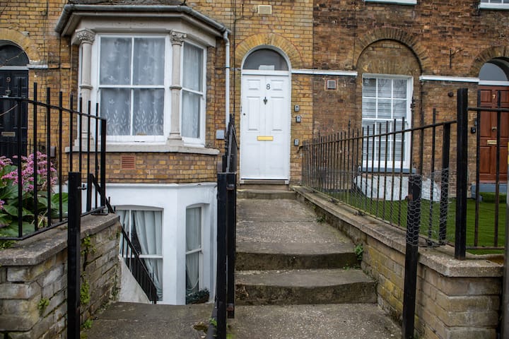 1 Bed Ground Floor Flat - Chatham
