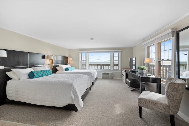 Oceanview 2 Double Bed Room + Shared Deck Access - Falmouth