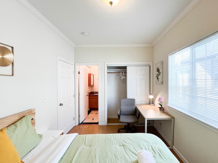 K0 | Master Room In Central Oakland Near Bart - Alameda, CA