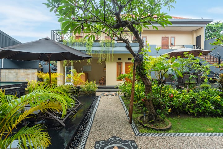 Family Trip! 4br Double Room For 8pax In Legian - Kuta