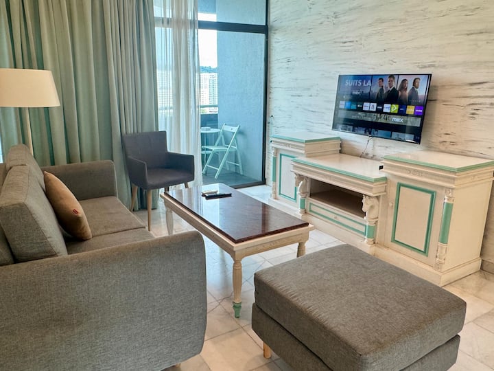 Century Bay Private Residence 3br #07 - Penang