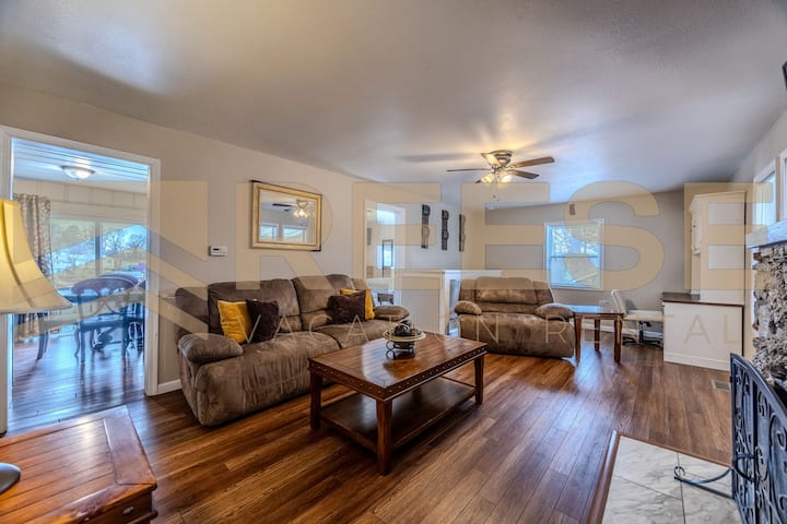 Mid-century Cabin - Lake Ozark, MO
