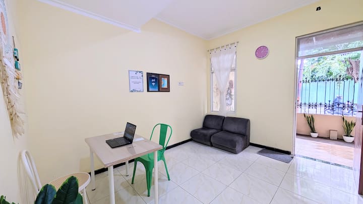 Spacious 9br Home Near Jemursari & Royal Plaza - Surabaya