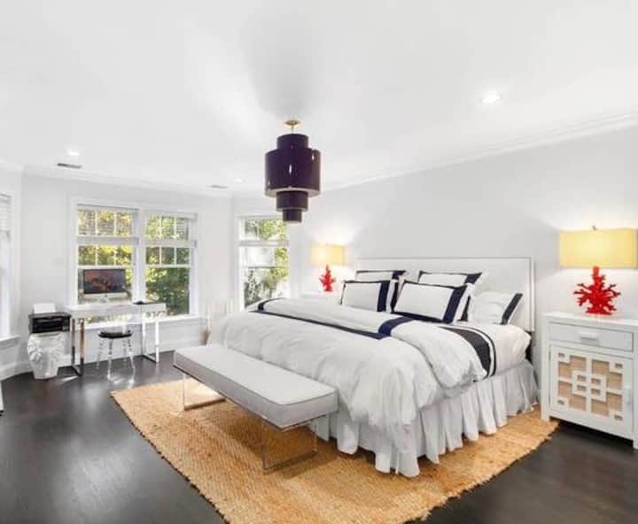 Hamptons Luxury Home
Heated Pool 
Designers Home - Sag Harbor, NY