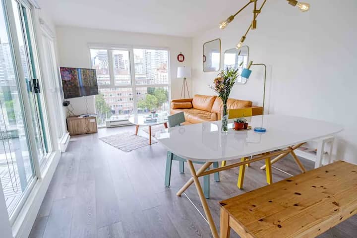 Bright 2 Bed Room Airy Unique - Vancouver