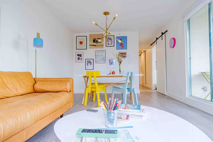 Bright 2 Bed Room Airy Unique - Vancouver
