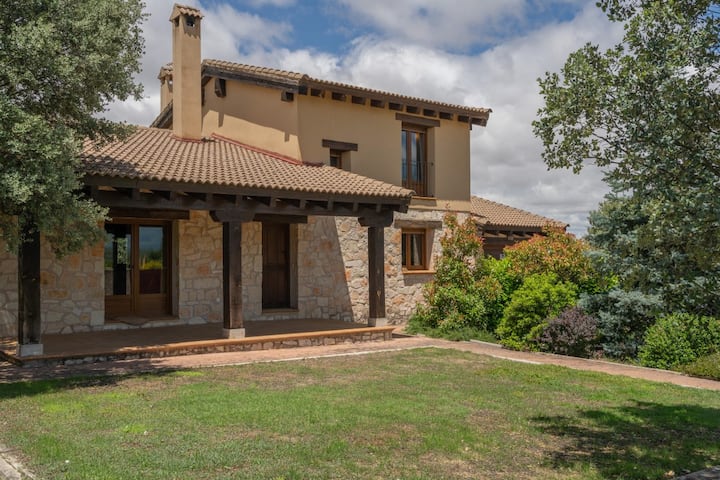 Chalet Con Jardín En Riaza - Boceguillas