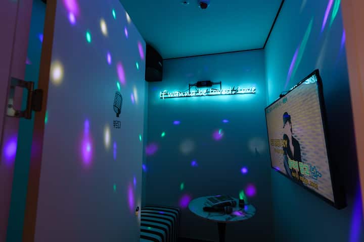 [양주 이쁘다 호텔] 객실 내 노래방 시설, 깔끔하고 안전한 숙소, 최고이쁜방_노래 - 소흘읍