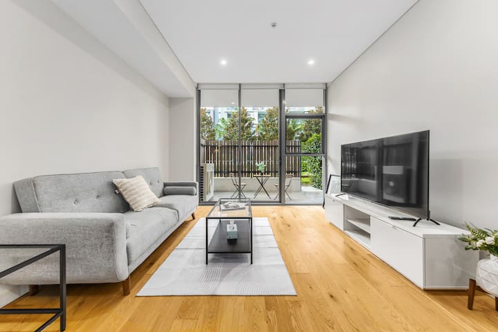 Cozy 1br Getaway With Balcony Walk To Shop & Train - Hornsby