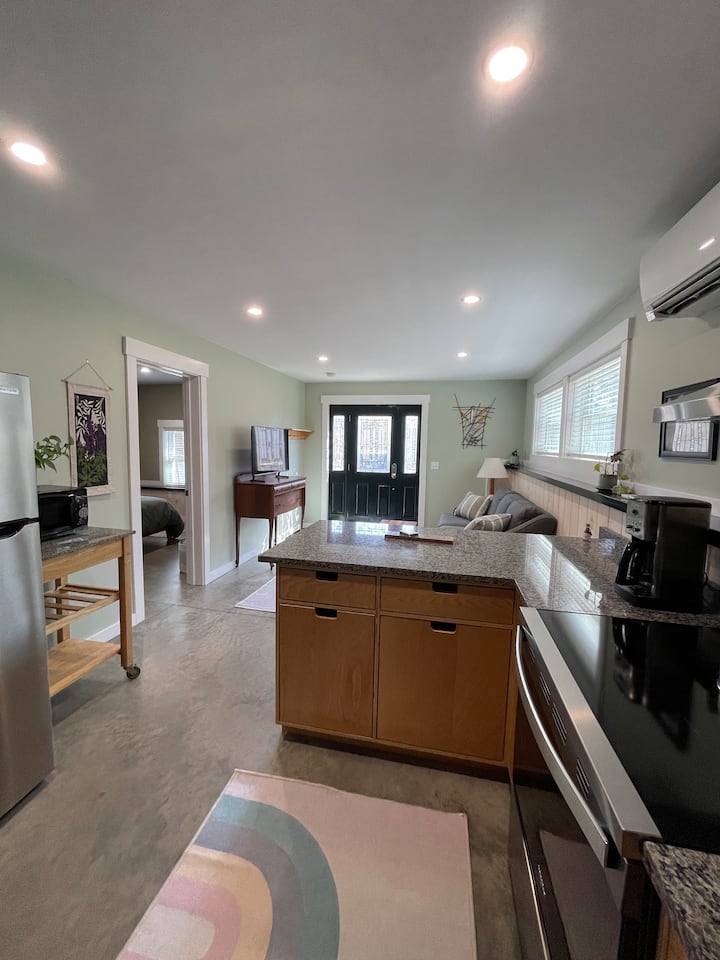 Double Beach Den - Camden, ME