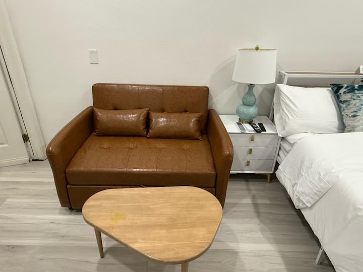 Guest Suite — Private Entrance - Santa Clarita, CA