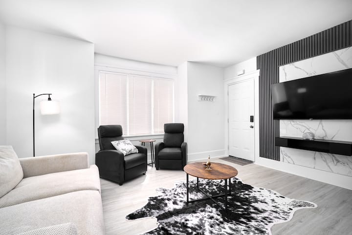 Newly Renovated 3 Bedroom Unit - Windsor