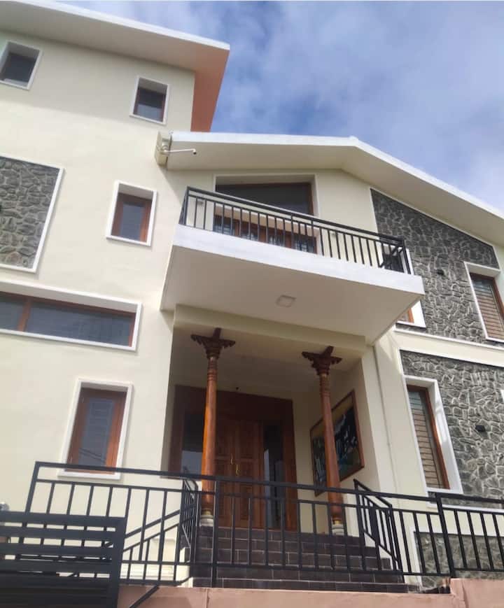 Luxurious Room Foods Available - Kodaikanal