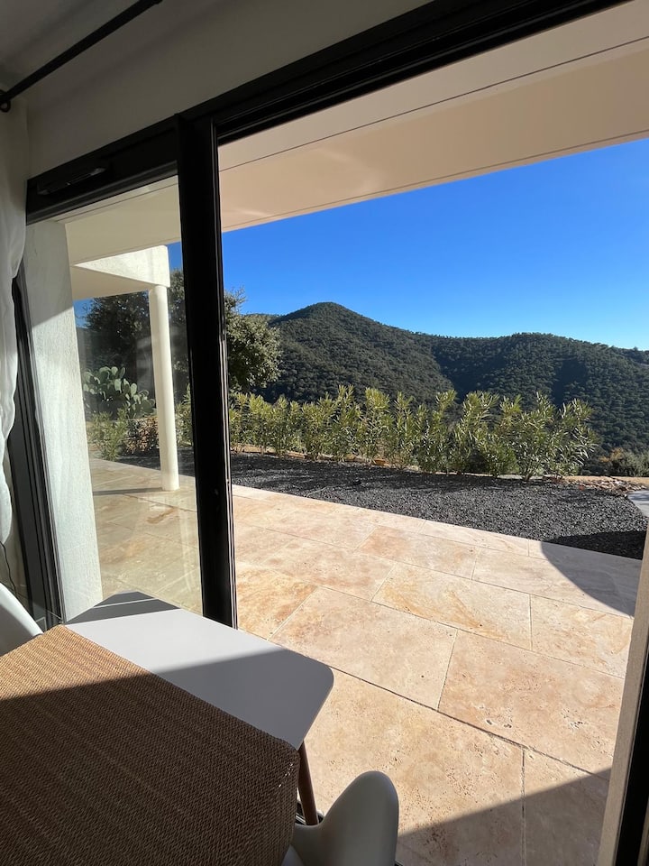 Studio Zen Et Vert
(5 Mn Du Golf De Valcros )Neuf - Collobrières