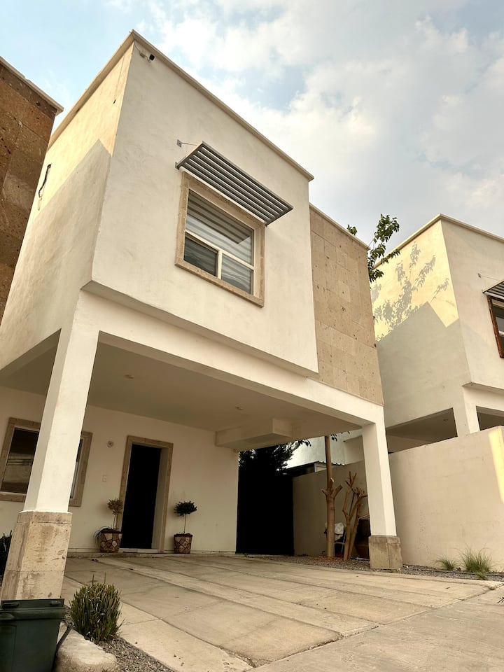 Casa Privada En Zona Canteras - Chihuahua