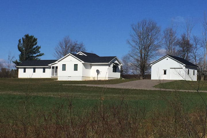Quiet House In The Country - Kewadin, MI