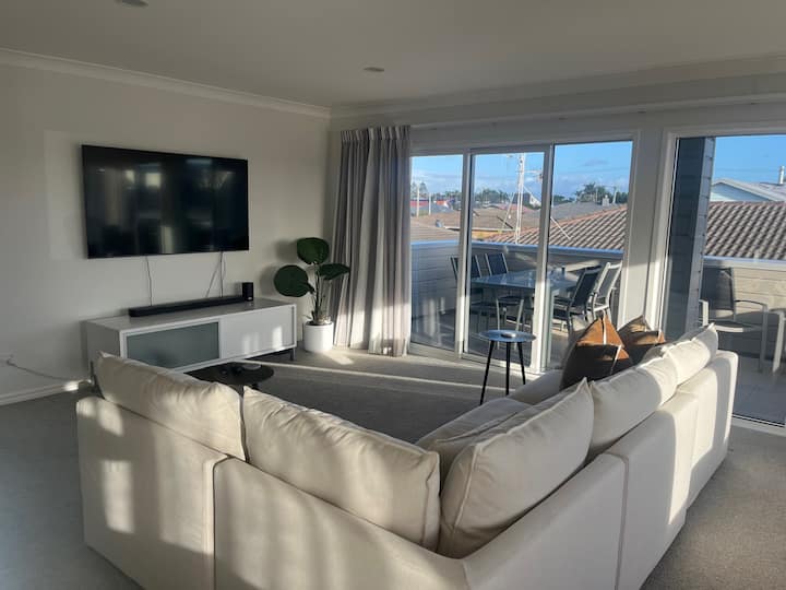 4 Bedroom House-central Location - Mount Maunganui