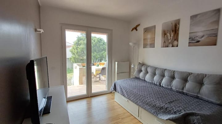 T2 Indépendant Climatisé En Rdc De Villa - Cassis