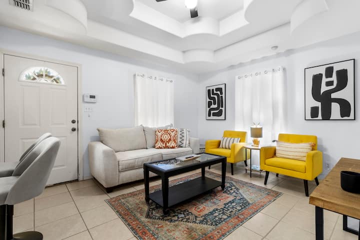 The Mini Retro - Spacious Apartment Near Utrgv - Edinburg, TX