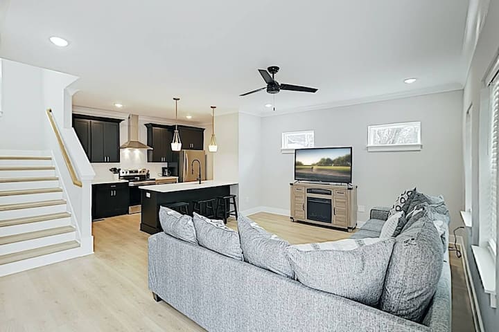 3-story Townhome Great Location - Nashville