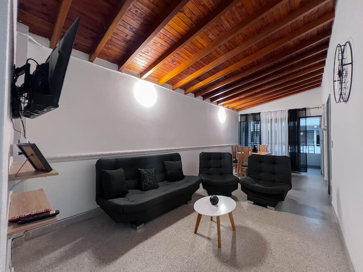 Casa Amplia Y Acogedora-medellin - Medellín