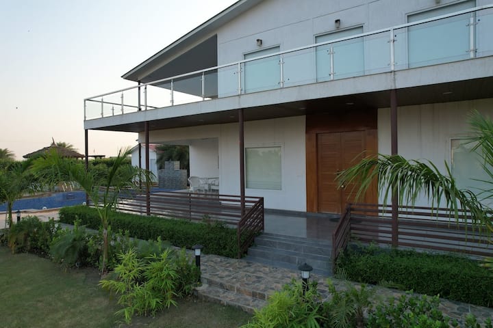 Luxury 4bhk Farmhouse For Party - Faridabad