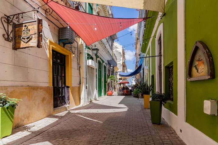 "Experience Old Havana In Comfort With Free Wifi" - La Havane