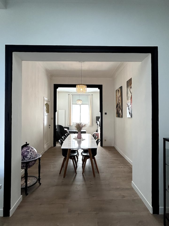 Ruim Herenhuis In Antwerpen - Antwerp