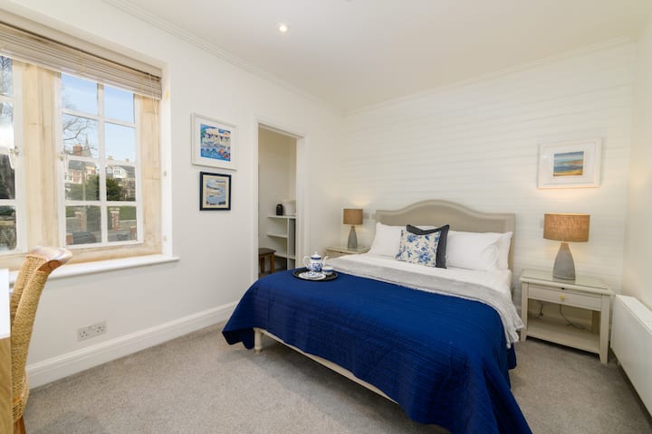 Holm House | Premier Double Rooms On The Seafront - Barry
