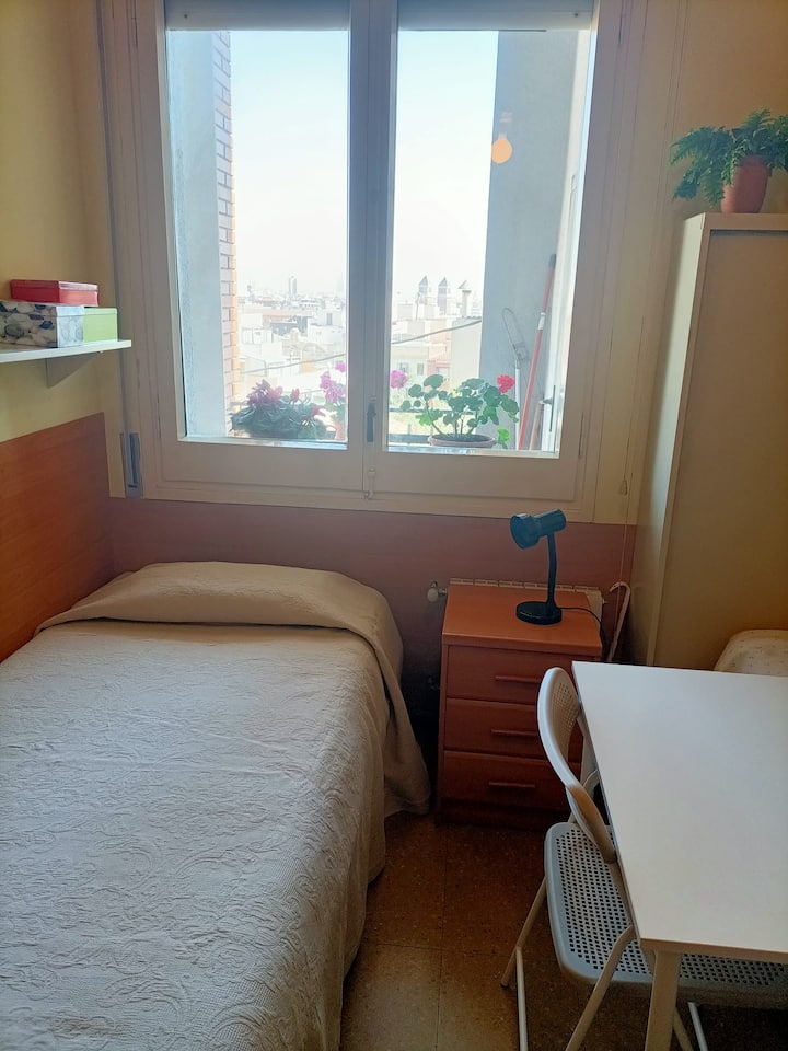 Single Bedroom, Peaceful Area - Barcelona