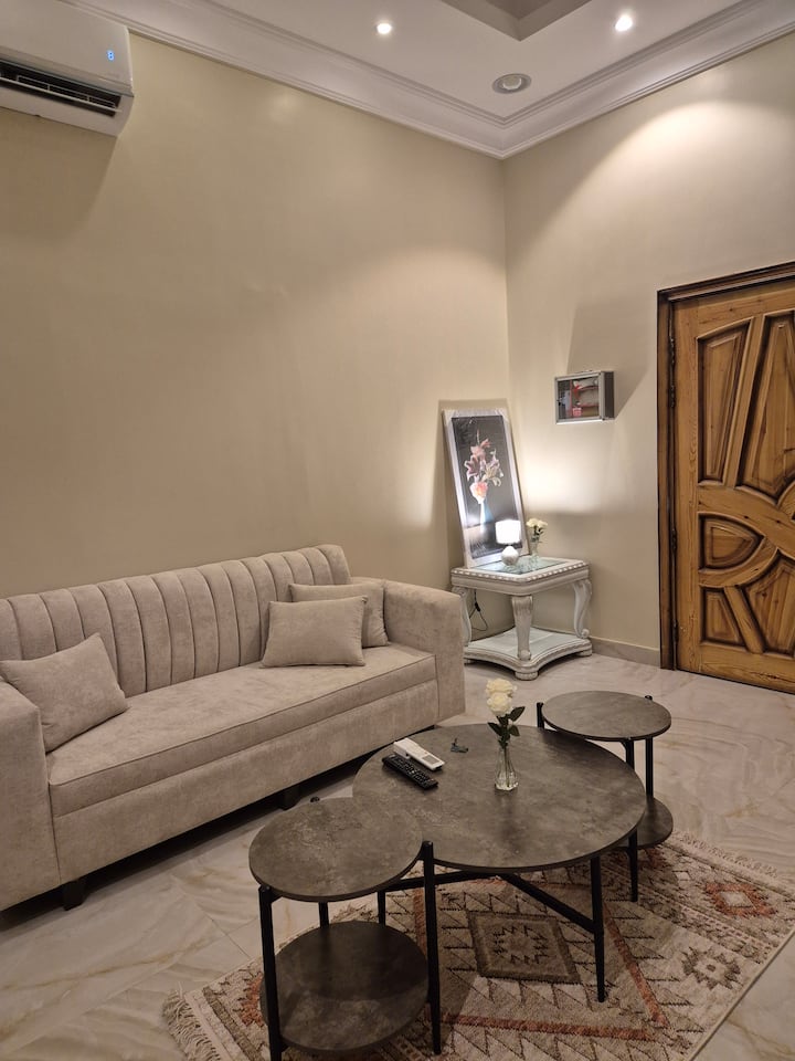قربان النازل خلف تلسكوب للبصريات - Medina