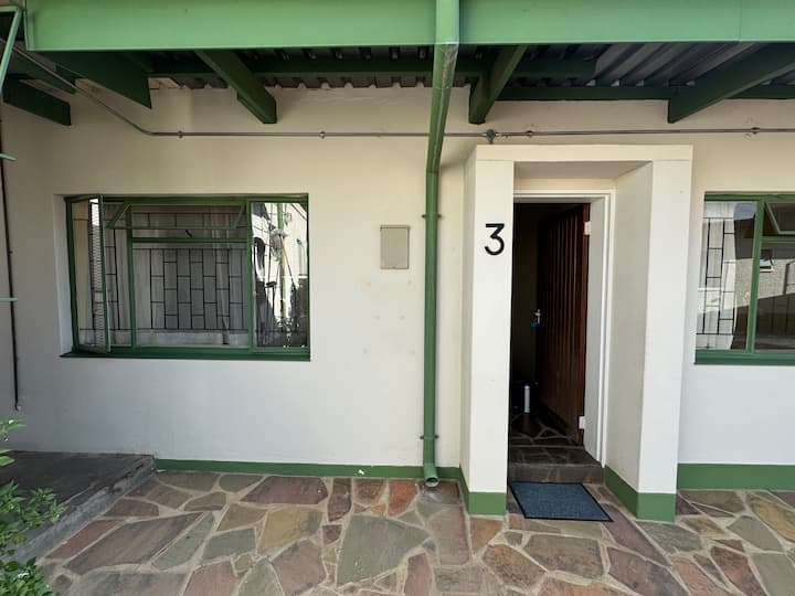 Private Room, Ensuite, King Bed, Sharing Kitchen - Windhoek
