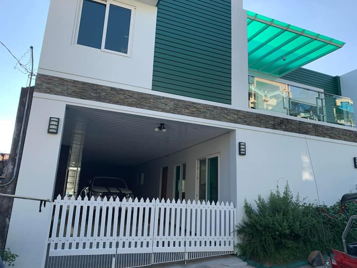 Rowena Staycation House - Antipolo