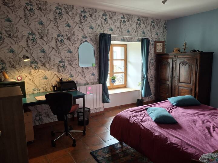 Chambre D’hôtes Chez L'habitant. - Chambon-sur-Lac