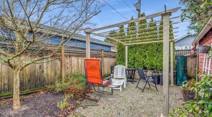 Kitsilano Charm – Walk To All - Vancouver