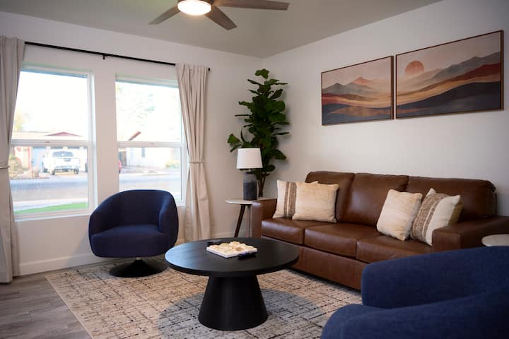 Work+play Retreat W/ Pool - Gilbert, AZ
