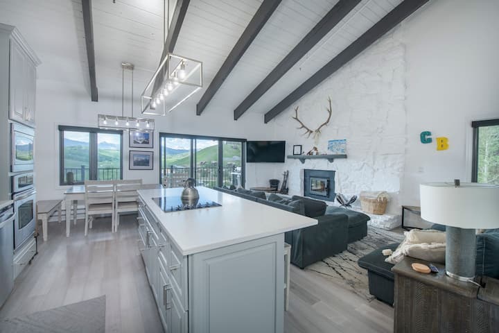 Stunning View. Expansive Great Room. On Mountain! - Crested Butte, CO