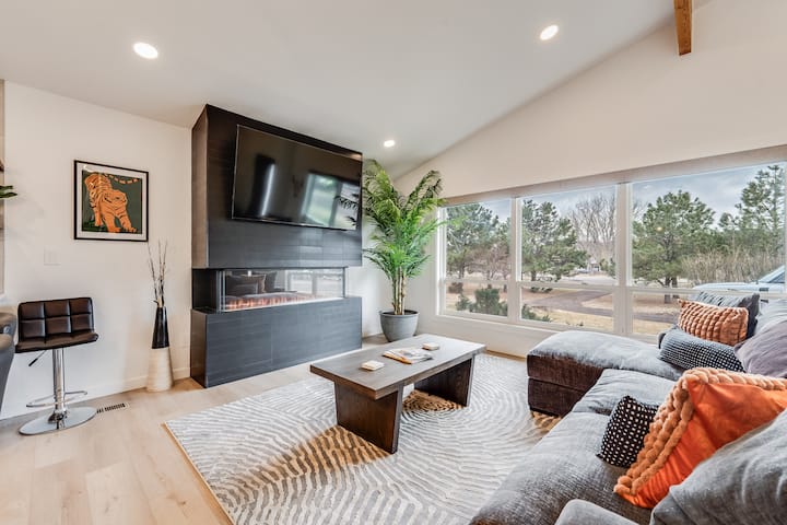 Modern Acres – Luxury On 2 Acres - Parker, CO