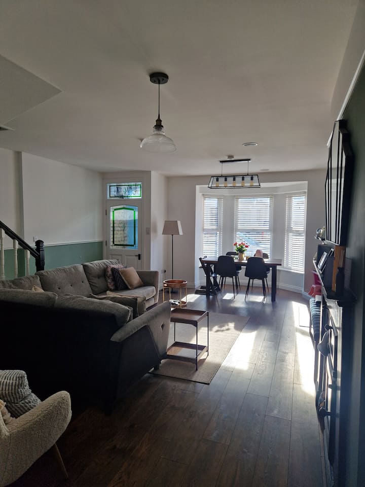 Newly Renovated 1890s Edwardian Townhouse. - Sligo