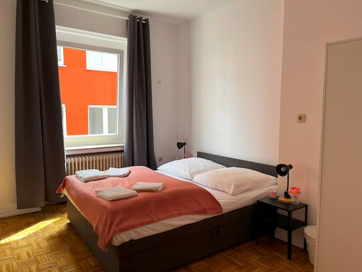 Private Room At Heumarkt, City Center - Köln